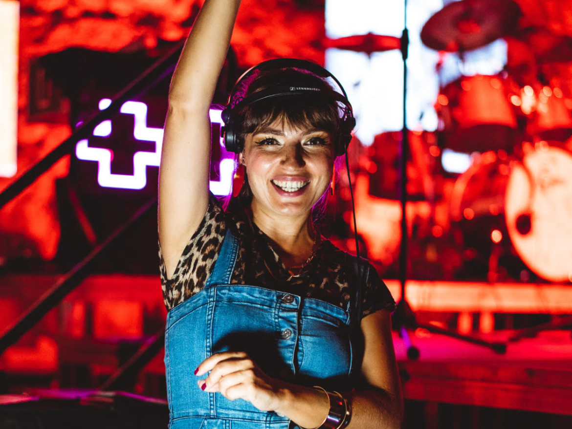 Što u torbi za plažu nosi naša najpoznatija DJ-ica Rea Hadžiosmanović ...