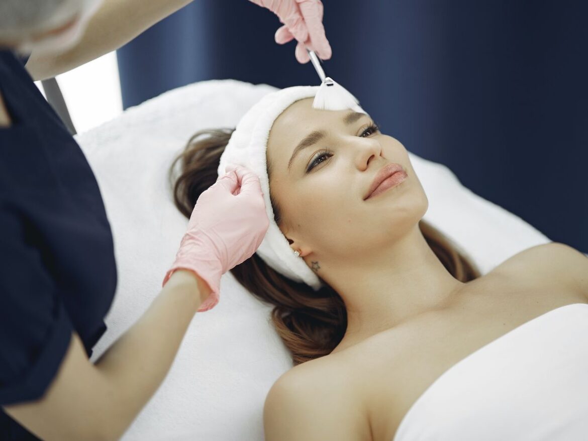 Kemijski piling: Zašto ga radimo u salonu, a ne doma - Slowliving.hr